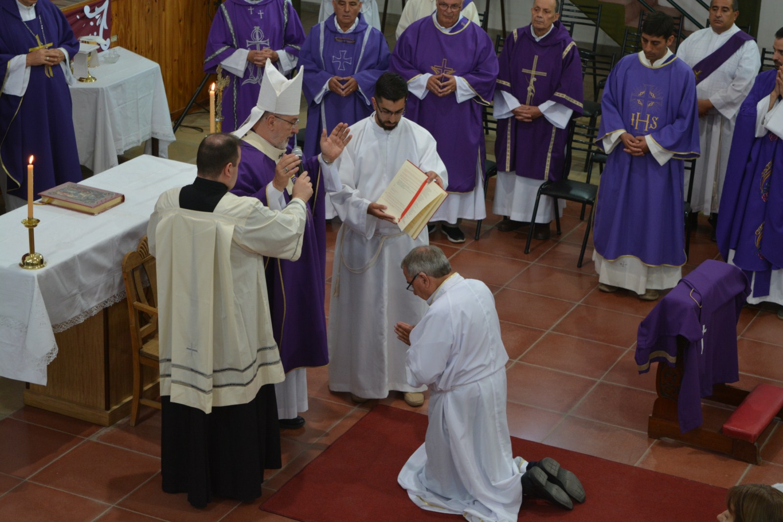 En una emotiva ceremonia fue ordenado como diácono Mario Galindo