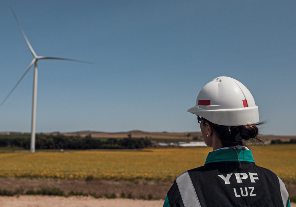 Firma petroquímica abastecerá el 30% de su demanda eléctrica con energía solar de YPF Luz