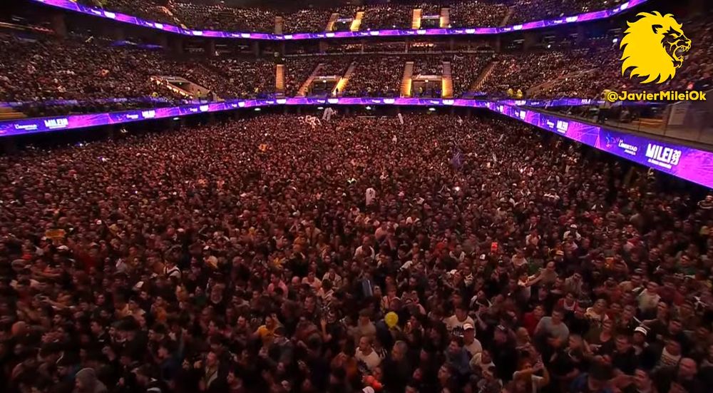 Milei cerró su campaña ante una multitud en el Movistar Arena Milei cerró su campaña ante una multitud en el Movistar Arena