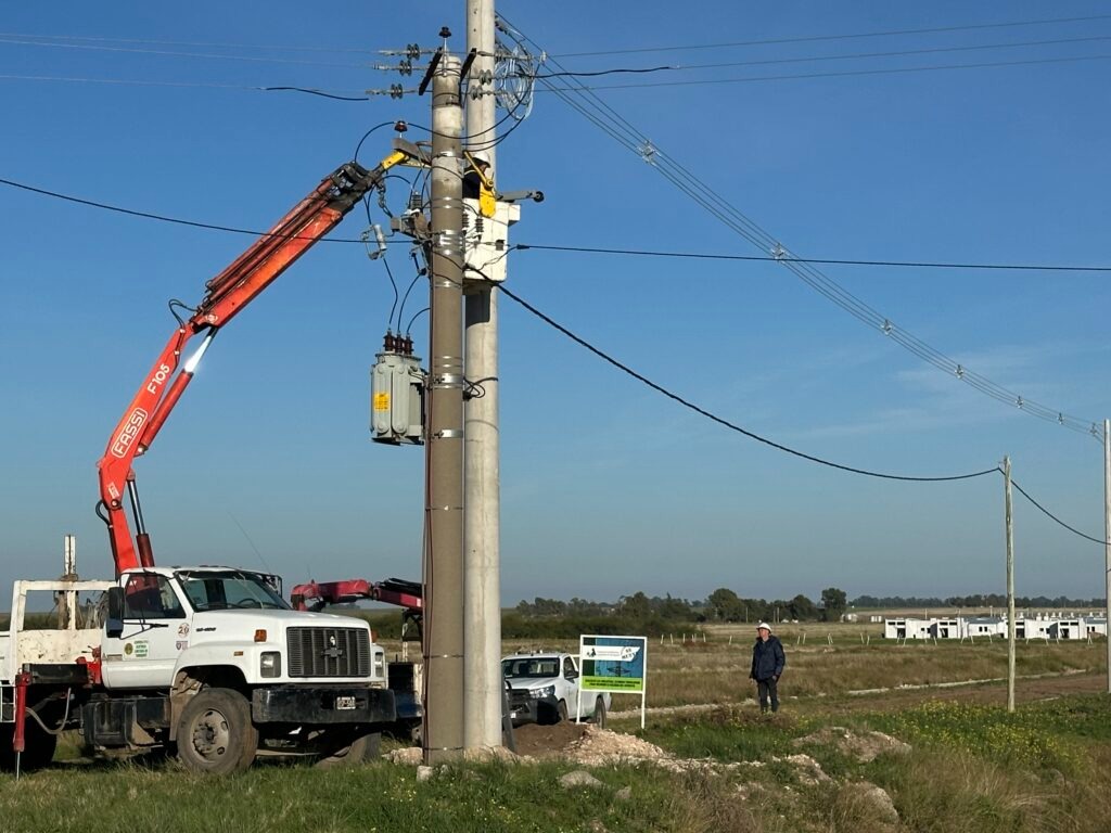 La CELT. instaló un nuevo tendido eléctrico en Tornquist con línea compacta