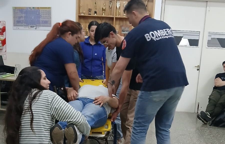 Agradecimiento a Martín Luján y al equipo de la Escuela de Guardavidas del CEF N° 9