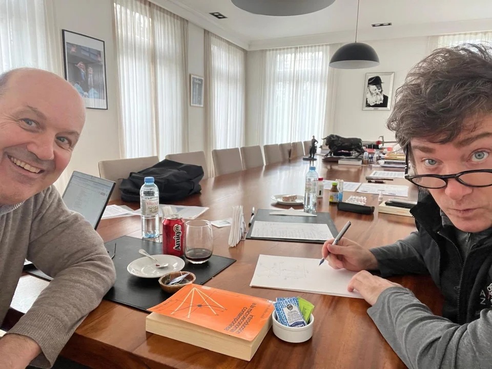 Sturzenegger se refirió al respaldo del Washington Post hacia Milei