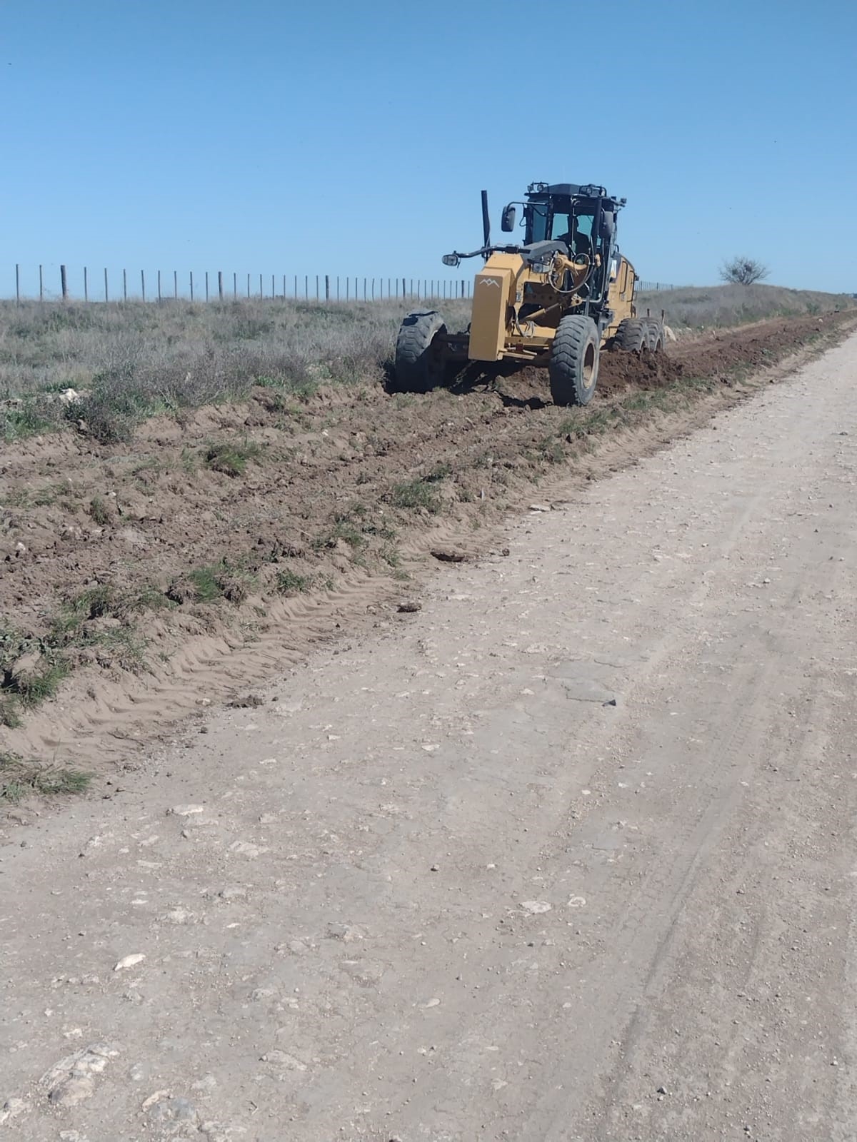 Retomaron trabajos en caminos rurales del distrito