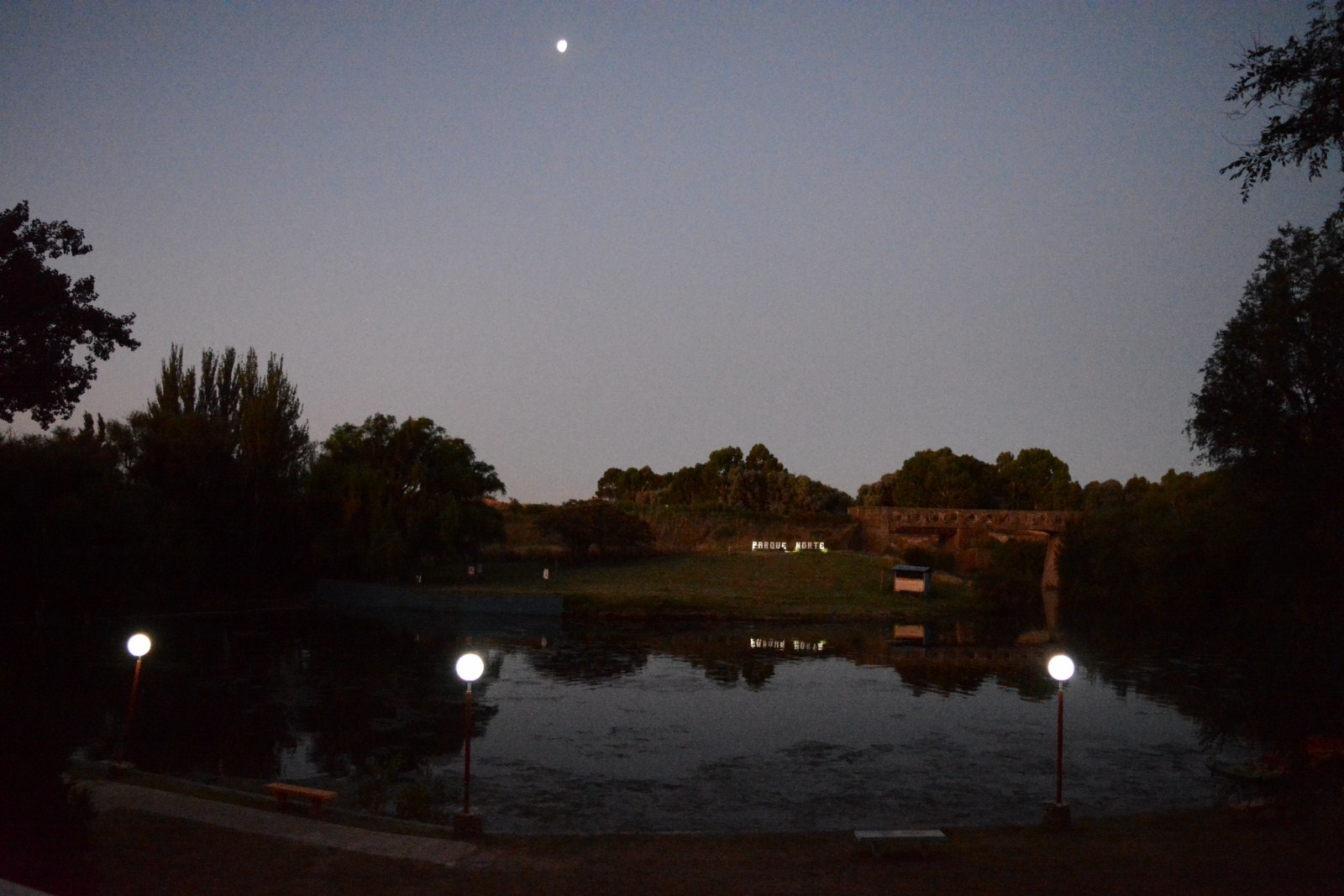 Balneario “Parque Norte” comenzó con sus noches de peñas